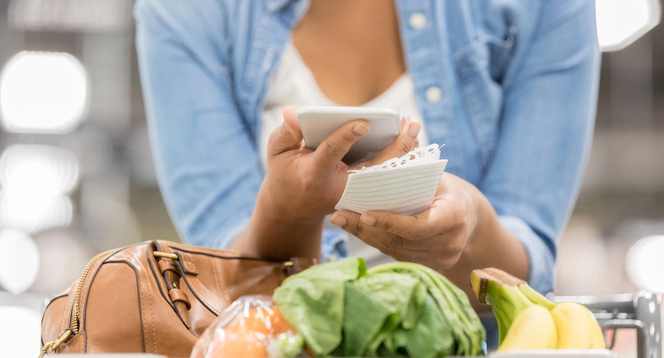 Food budget average Australian family spent on restaurant - 9IELTS